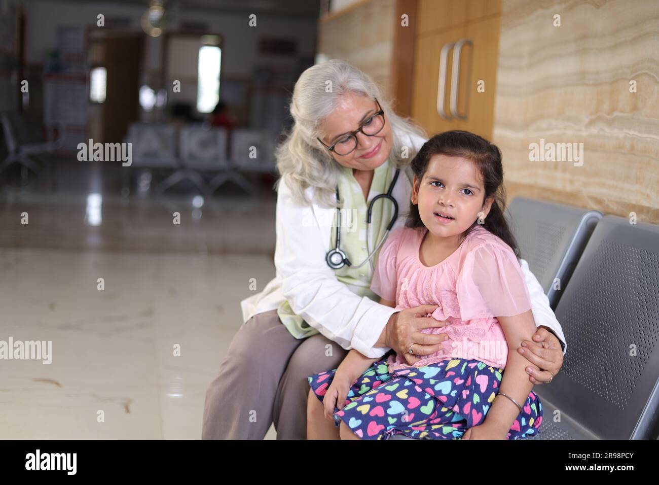 Child sitting on bench hi-res stock photography and images - Alamy