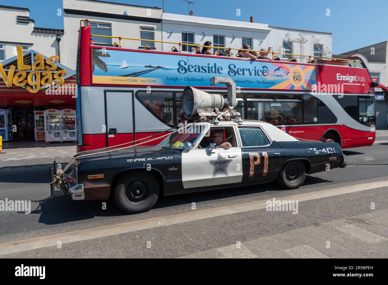 British transport police running hi-res stock photography and images ...