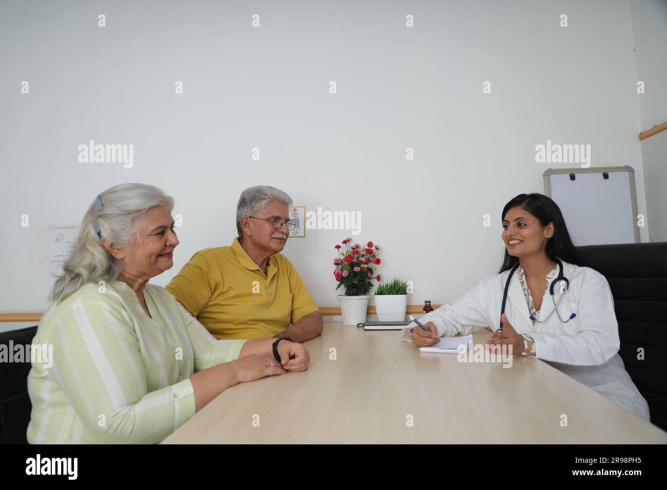 mother is expecting baby. Young woman patient with husband getting ...