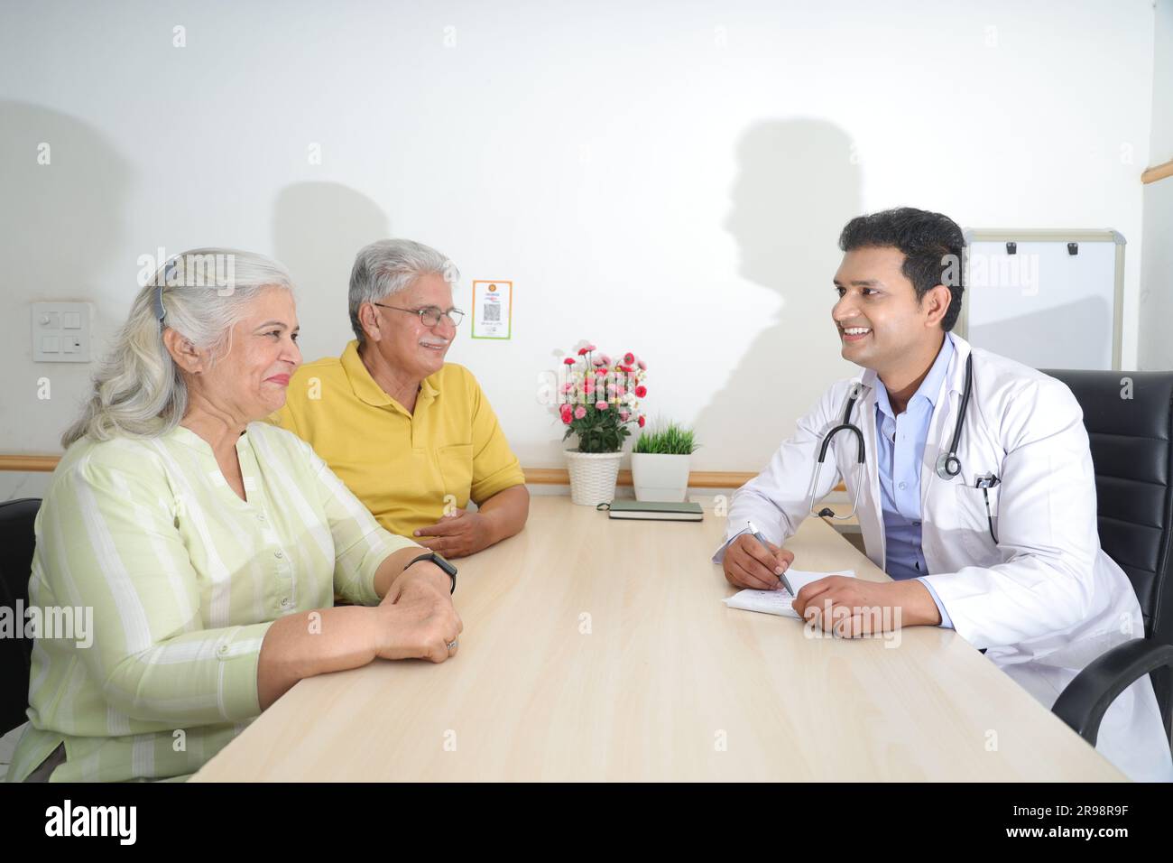 mother is expecting baby. Young woman patient with husband getting ...