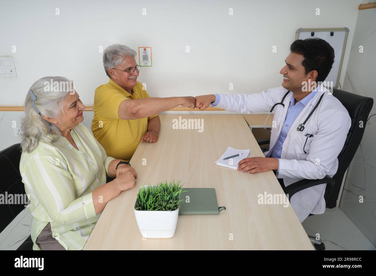 mother is expecting baby. Young woman patient with husband getting ...