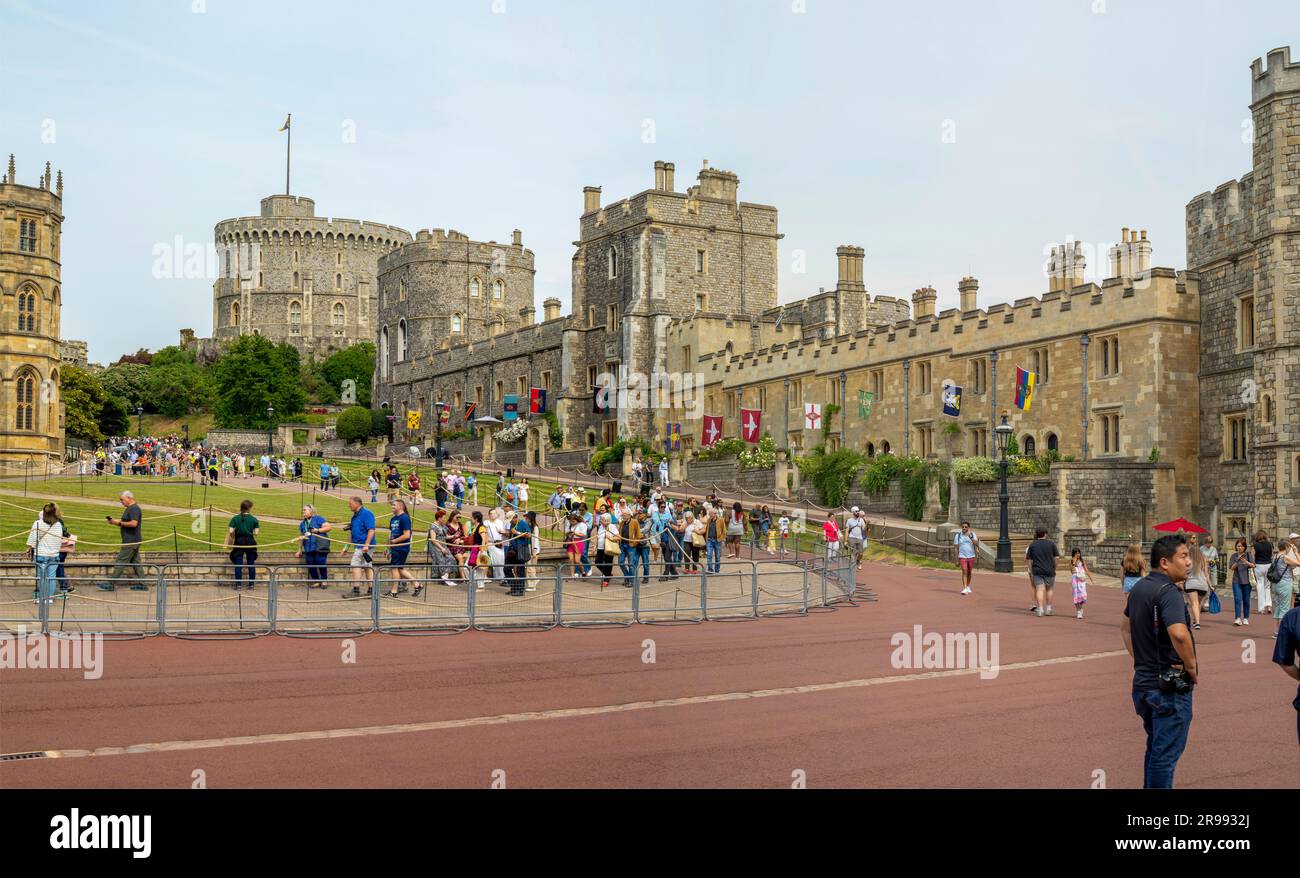 Windsor castle royal collection hi-res stock photography and images - Alamy