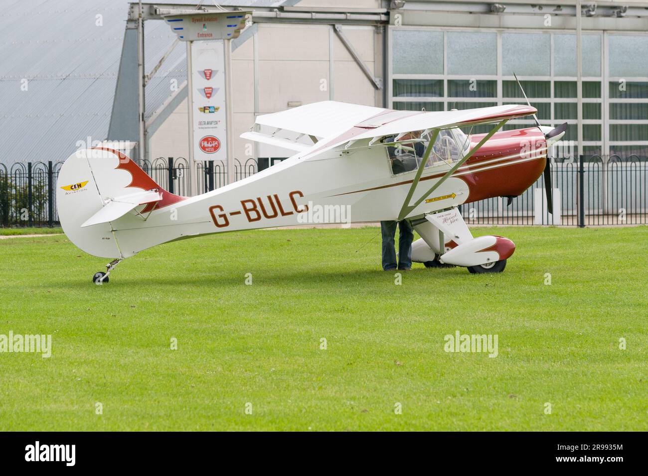 Avid flyer hi-res stock photography and images - Alamy