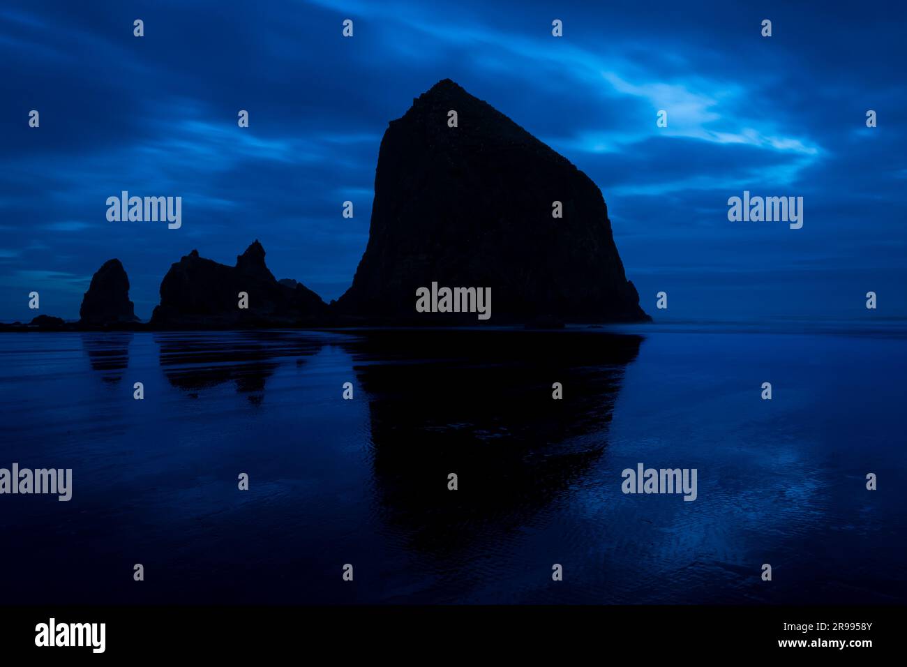 Haystack rock at twilight hi-res stock photography and images - Alamy