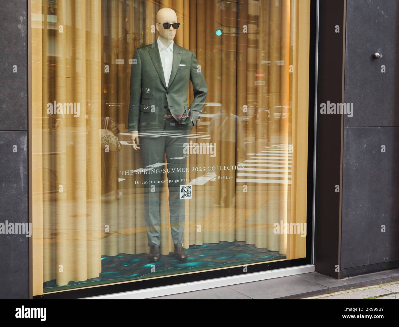 TOKYO, JAPAN - June 7, 2023: Window display of a Brioni store in Tokyo ...