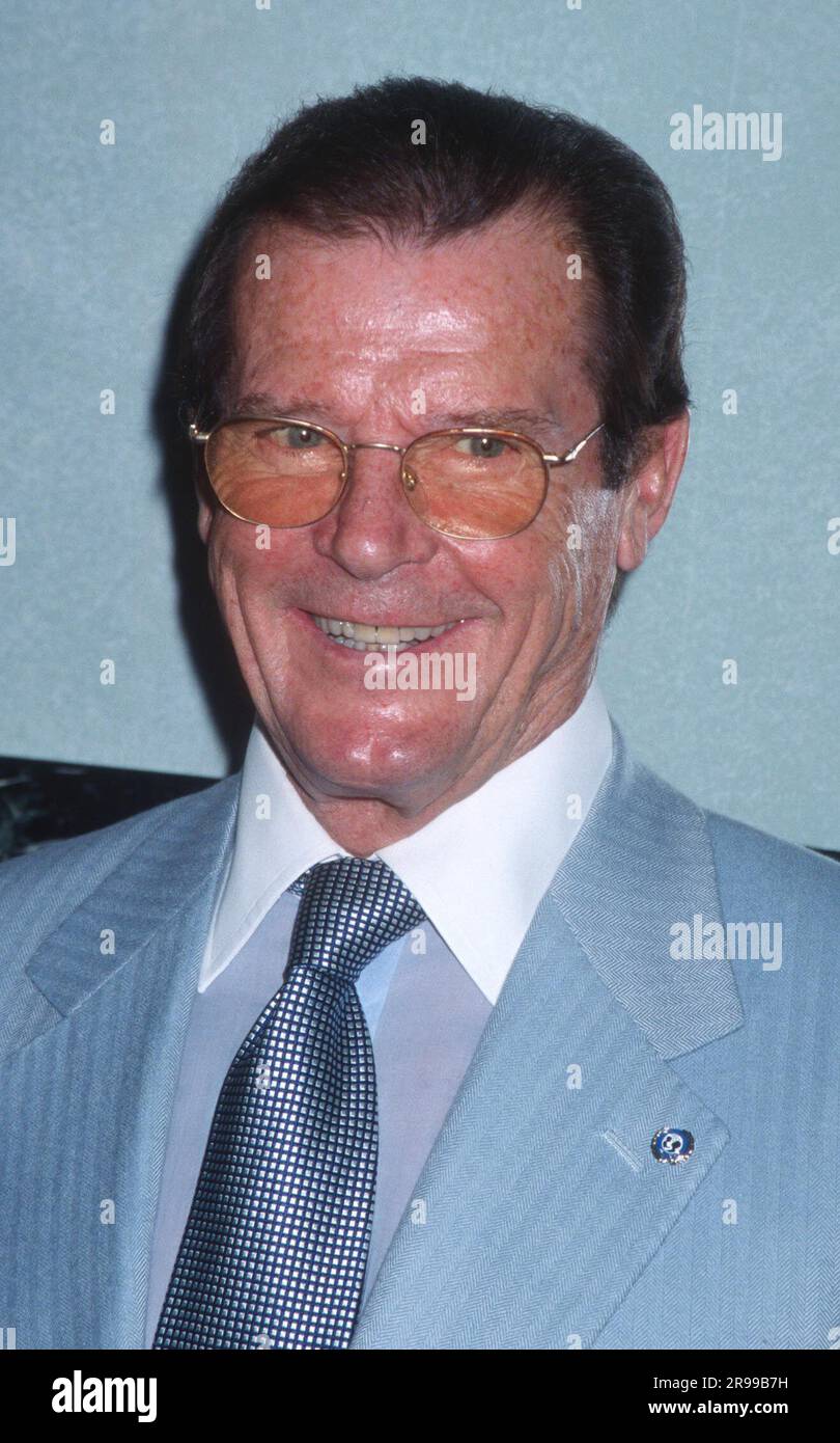 1999 Roger Moore John Barrett/PHOTOlink Stock Photo - Alamy