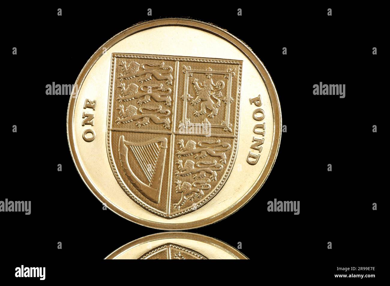 2015 pound coin shield hi-res stock photography and images - Alamy