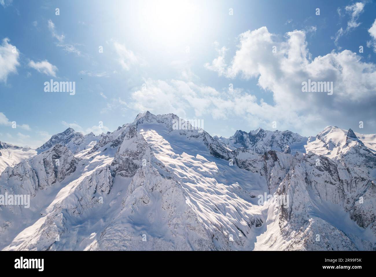 Beautiful scenery sun shining hi-res stock photography and images - Alamy
