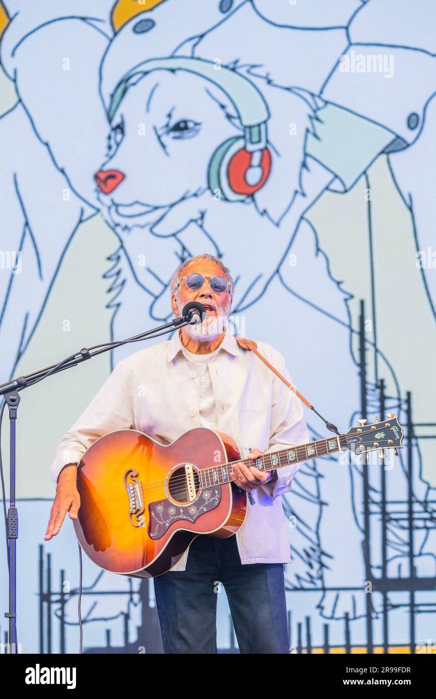 Glastonbury, UK. 25th June, 2023. Yusuf (Cat Stevens) Plays the Pyramid ...
