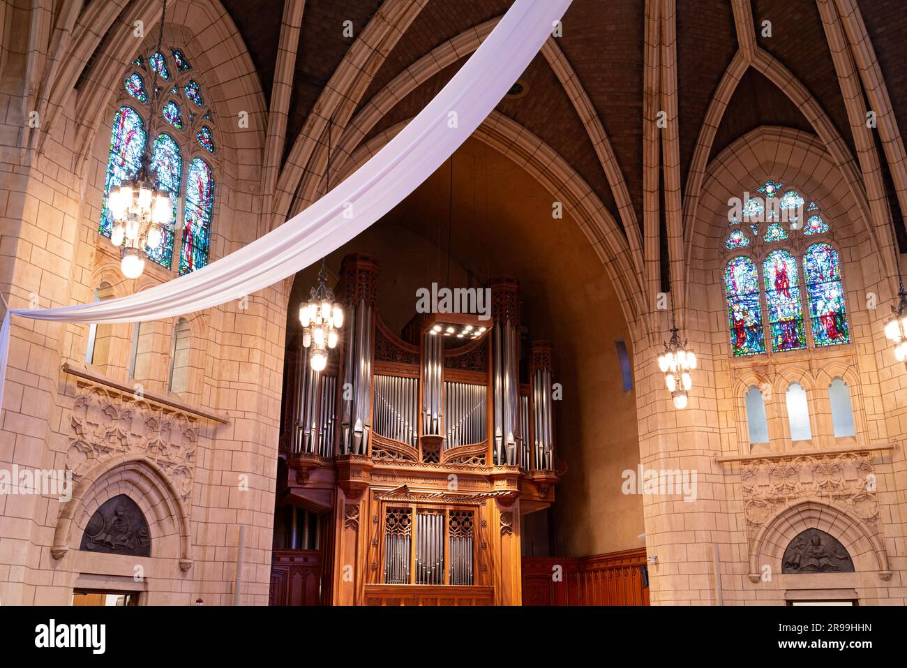 pipe organ console in sanctuary of landmark methodist church and ...