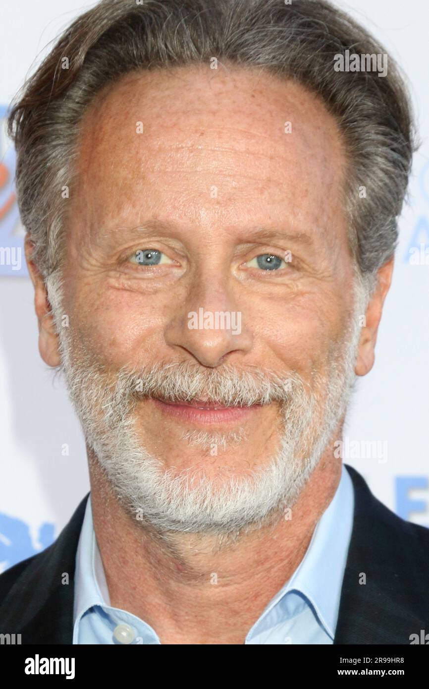 LOS ANGELES - JUN 24: Steven Weber at the Project Angel Food's Lead ...