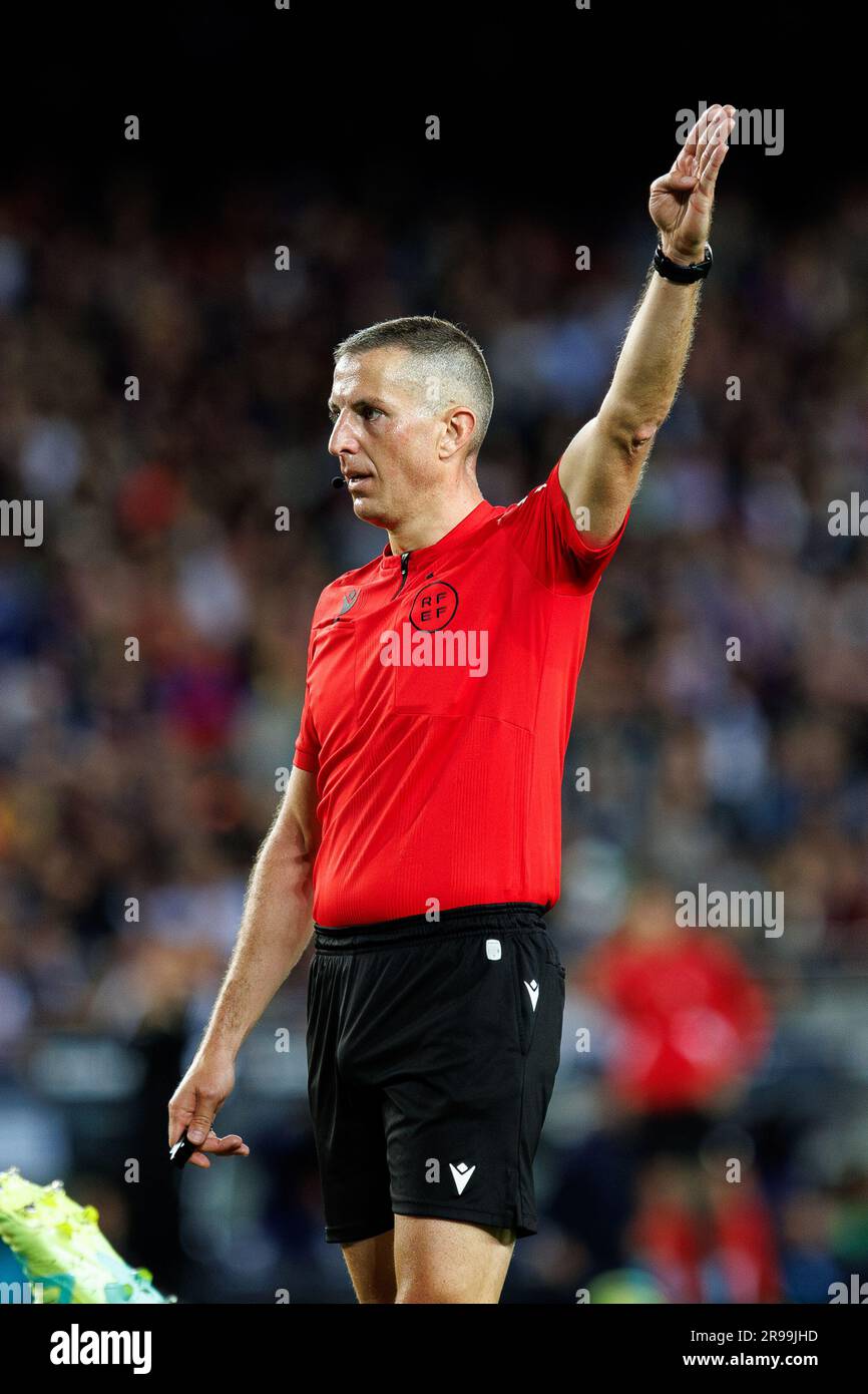 BARCELONA - MAY 2: The referee in action during the LaLiga match ...