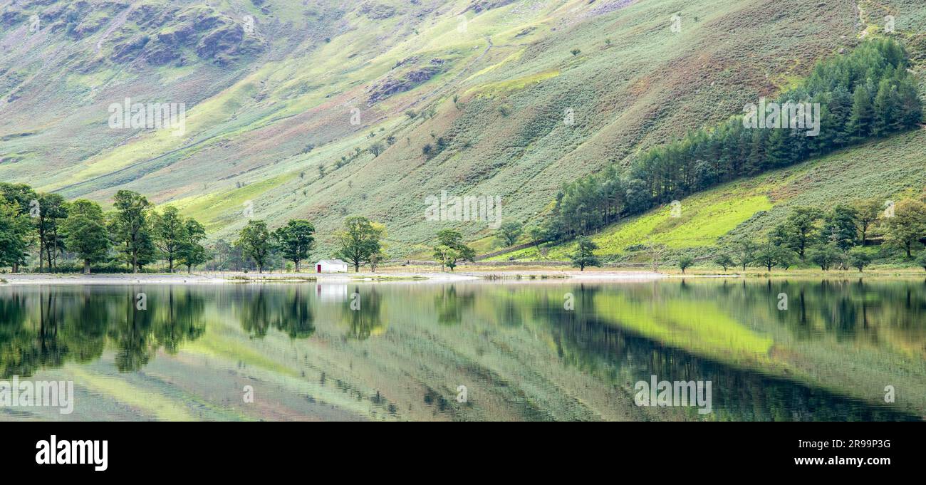 Perfect reflections in mirror hi-res stock photography and images - Alamy