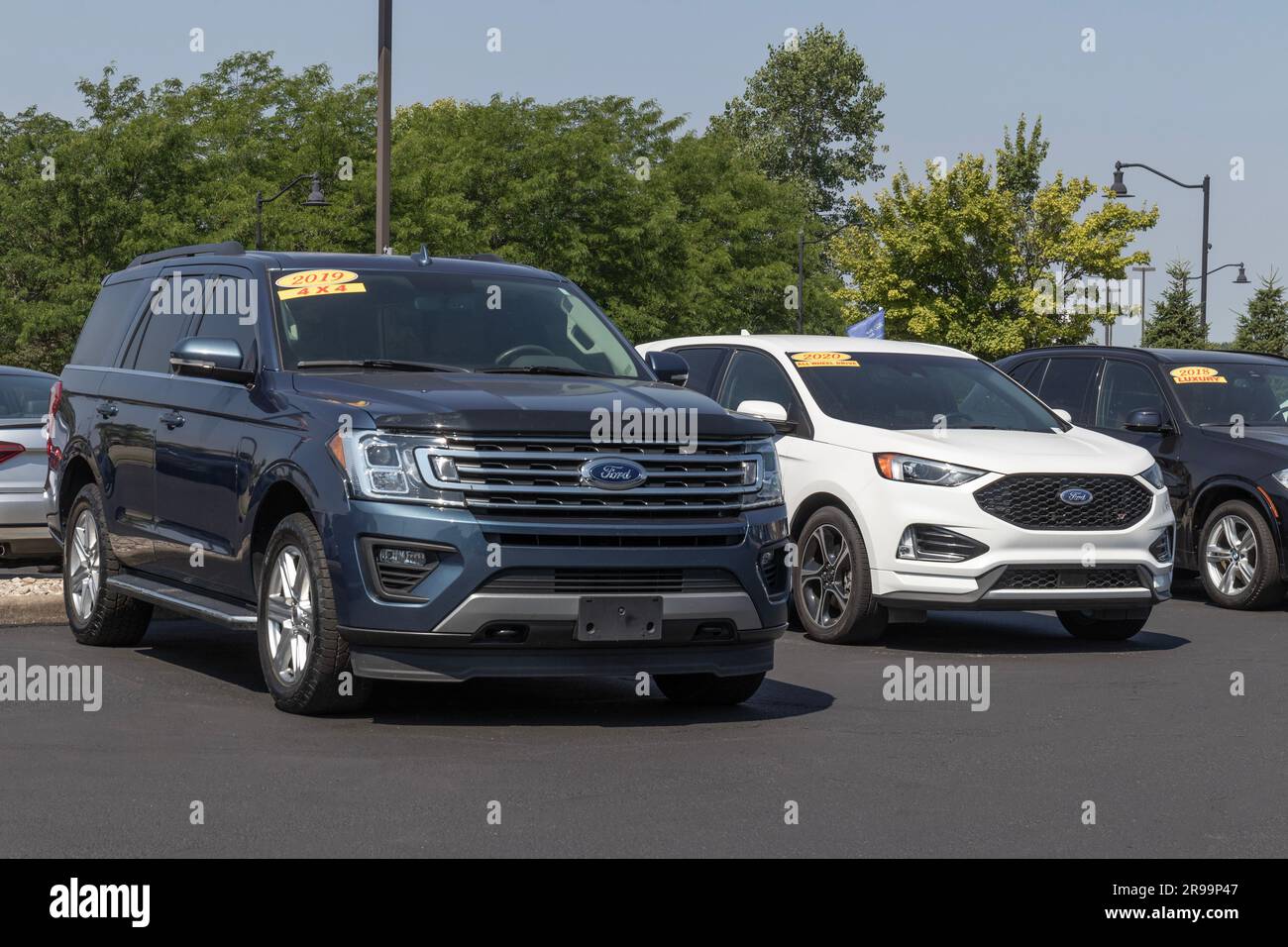 Ford car display hi-res stock photography and images - Alamy