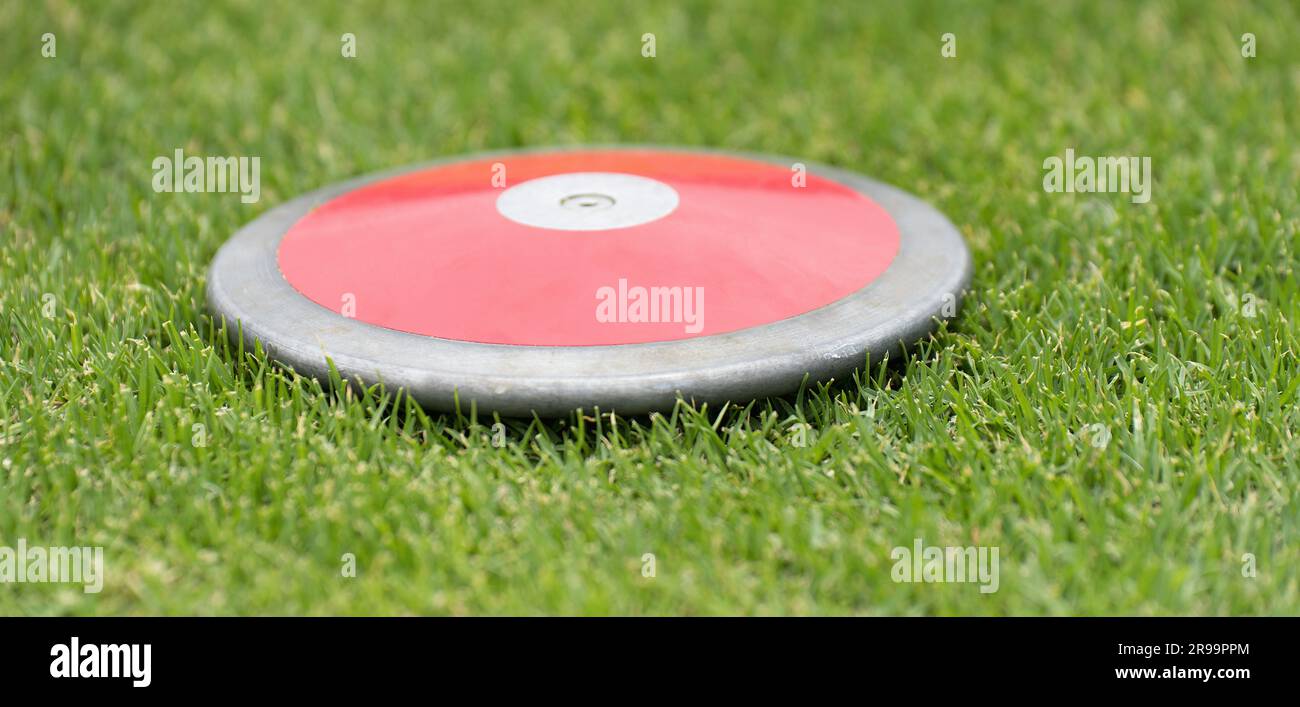 Grass champion discus throwing hi-res stock photography and images - Alamy