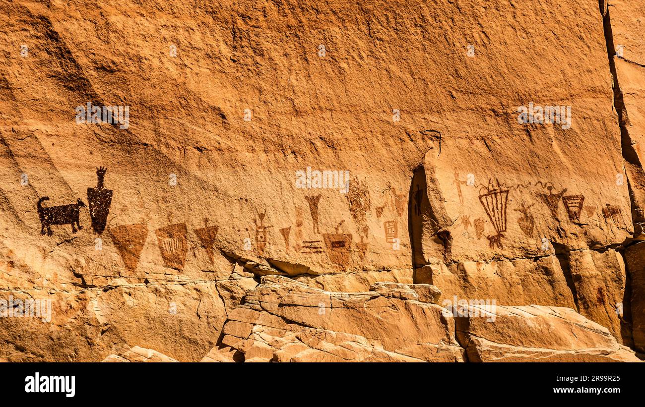 Horseshoe Shelter pictographs, Horseshoe Canyon, Canyonlands National ...