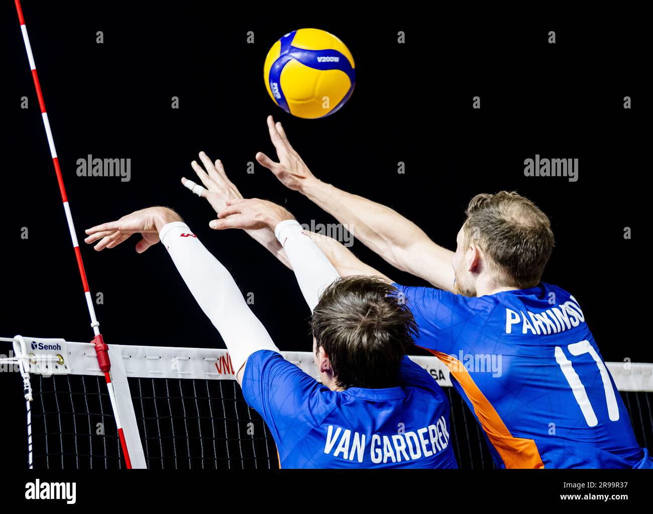 Maarten van garderen volleyball hi-res stock photography and images - Alamy