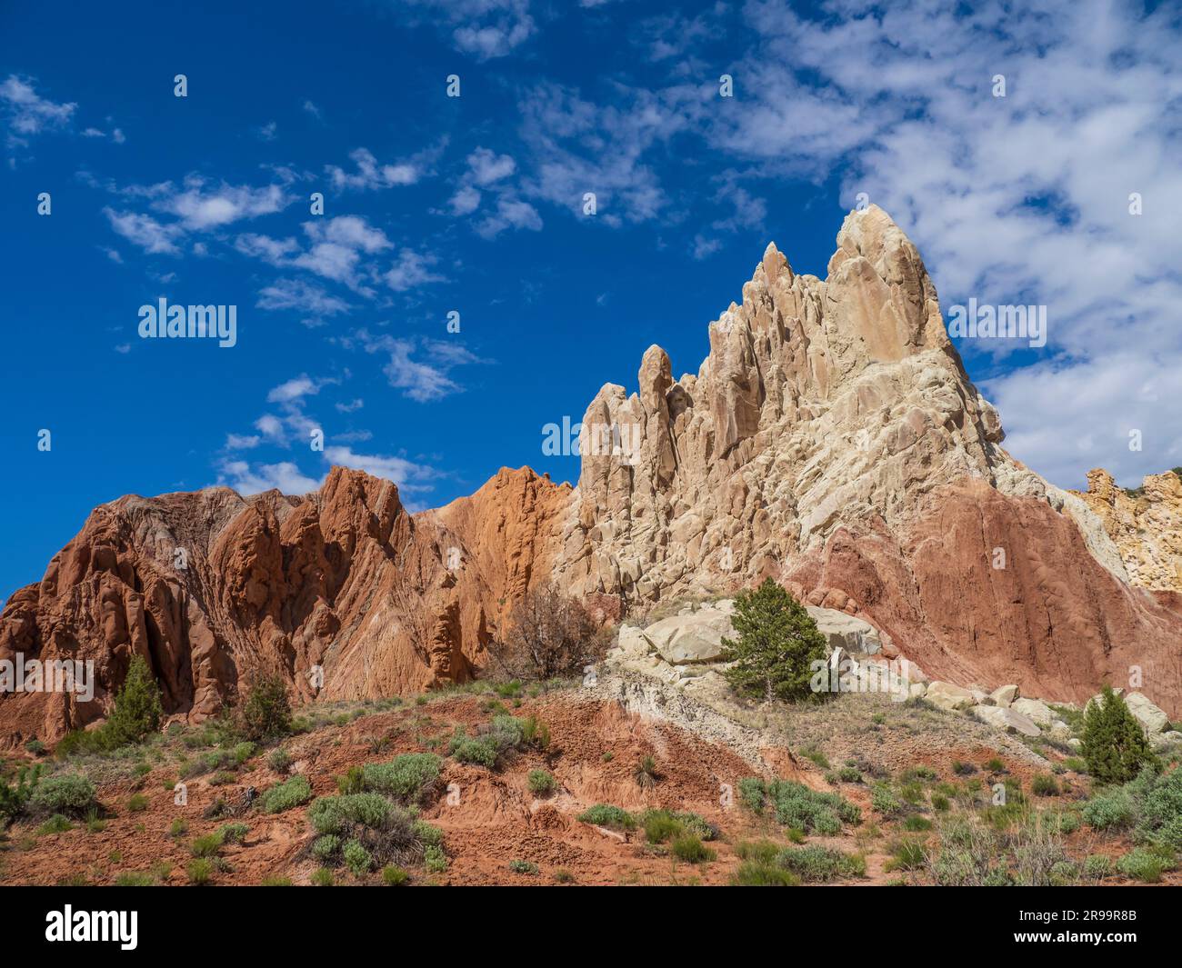 Rock towers of the Coxcomb along Cottonwood Canyon Road 400, Grand ...