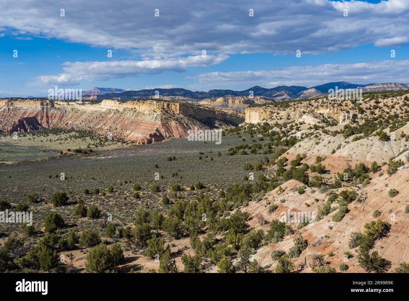 Valley along Cottonwood Canyon Road 400, Grand Staircase-Escalante ...