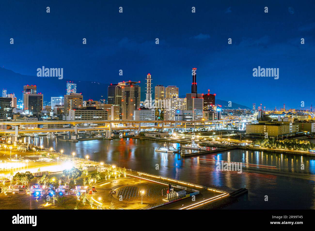 Kobe Tower the landmark of Kobe Prefecture at sunset view of Kobe Port ...