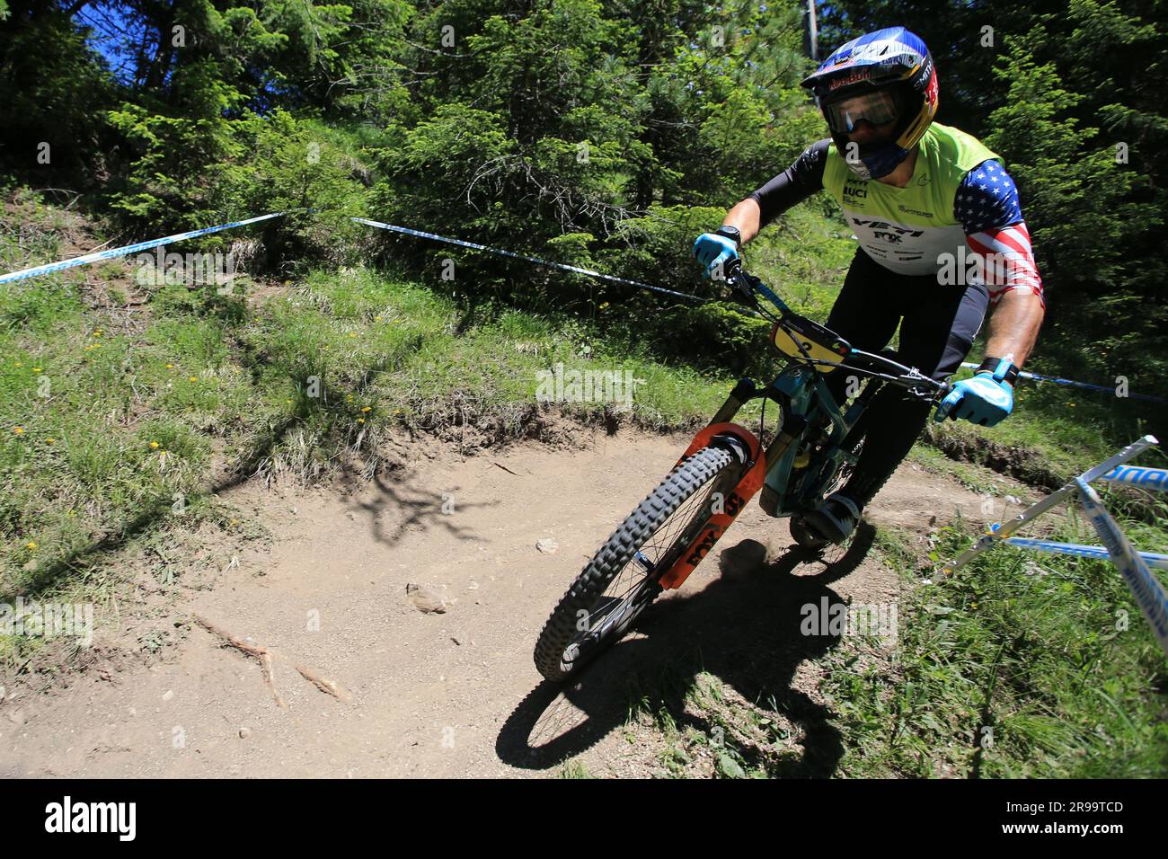 Yeti factory team hi-res stock photography and images - Alamy