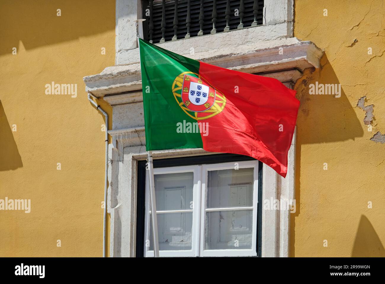Flag of portugal wave hi-res stock photography and images - Alamy