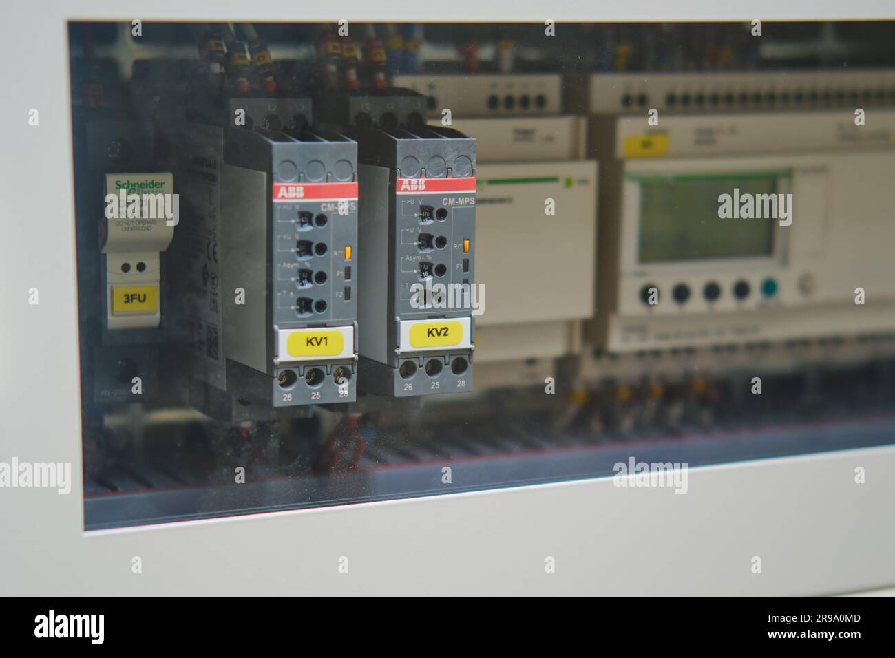 Abb ? Schneider, electrical industry relies on advanced technology for ...