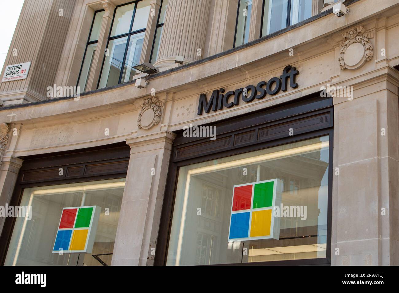 Microsoft oxford street logo hi-res stock photography and images - Alamy