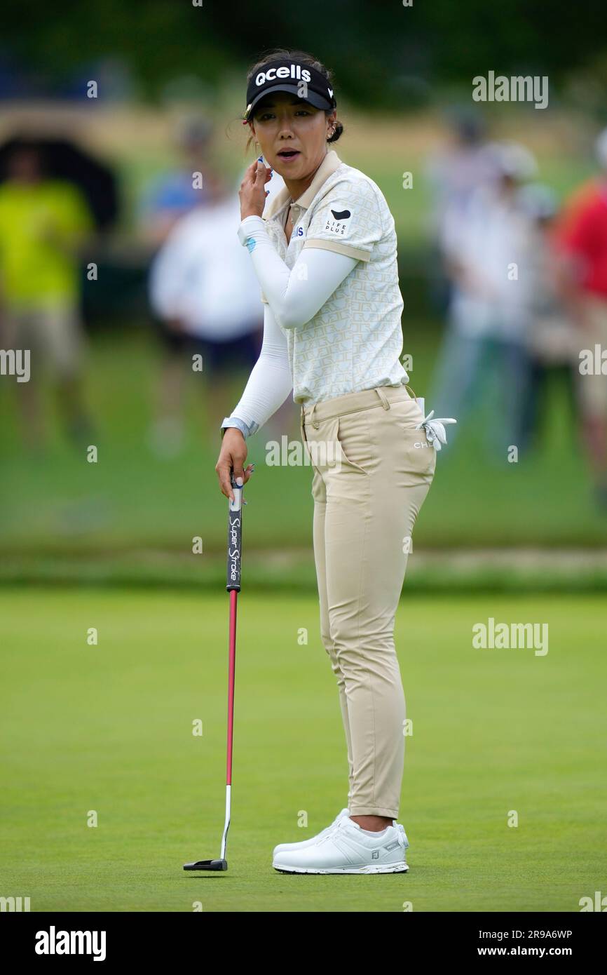 Jenny Shin reacts after missing her putt on the 10th hole during the ...