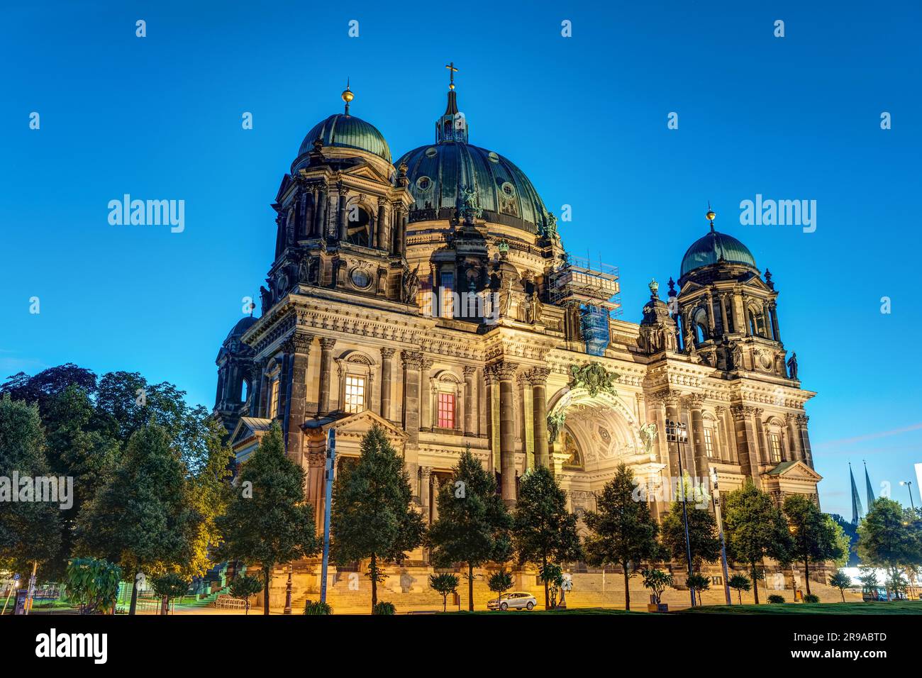The illuminated Berlin Cathedral in the early morning Stock Photo - Alamy