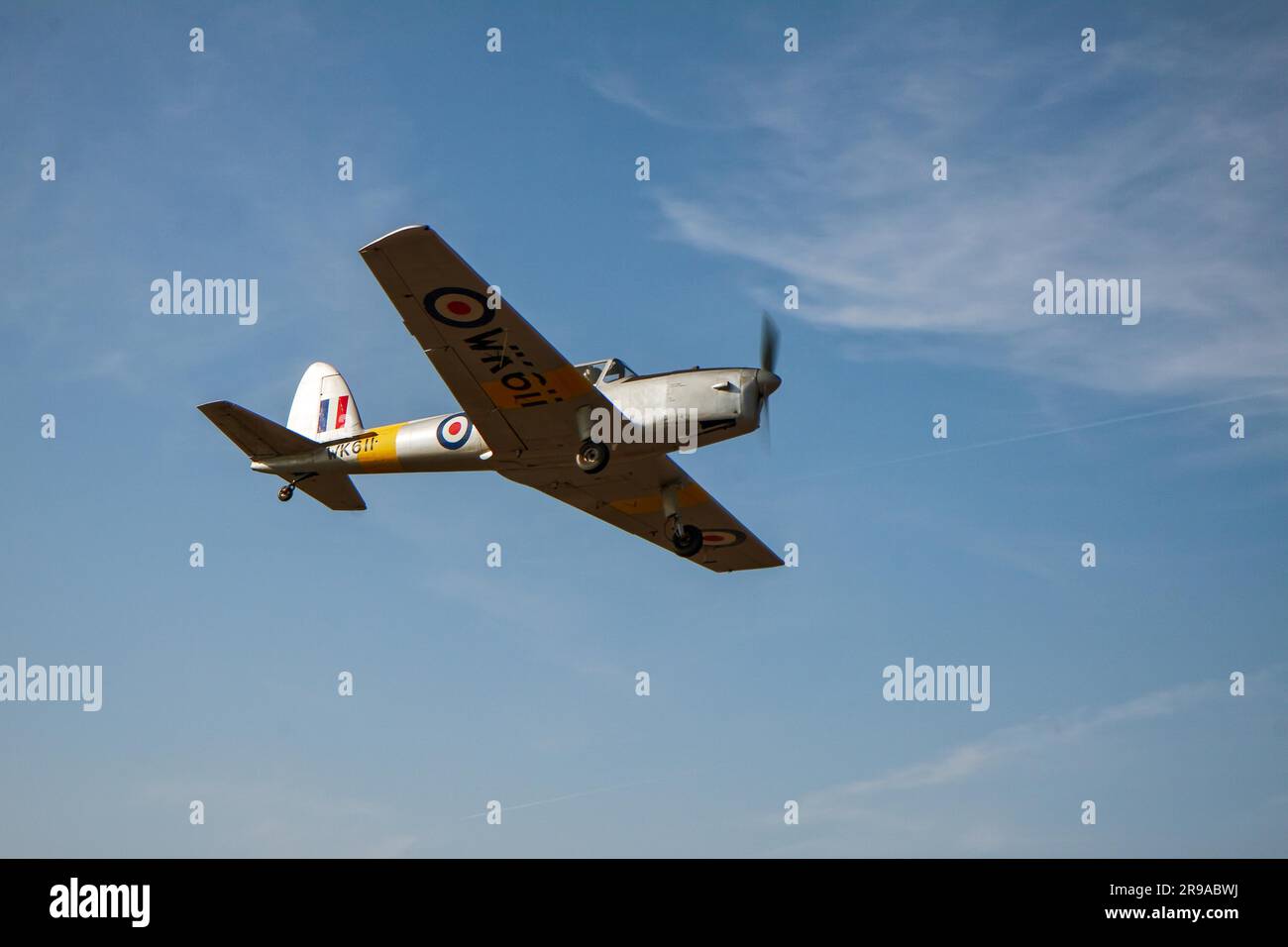 Airfield cockpit landing hi-res stock photography and images - Alamy