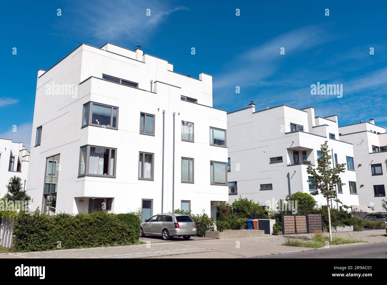 Semi modern architecture hi-res stock photography and images - Alamy