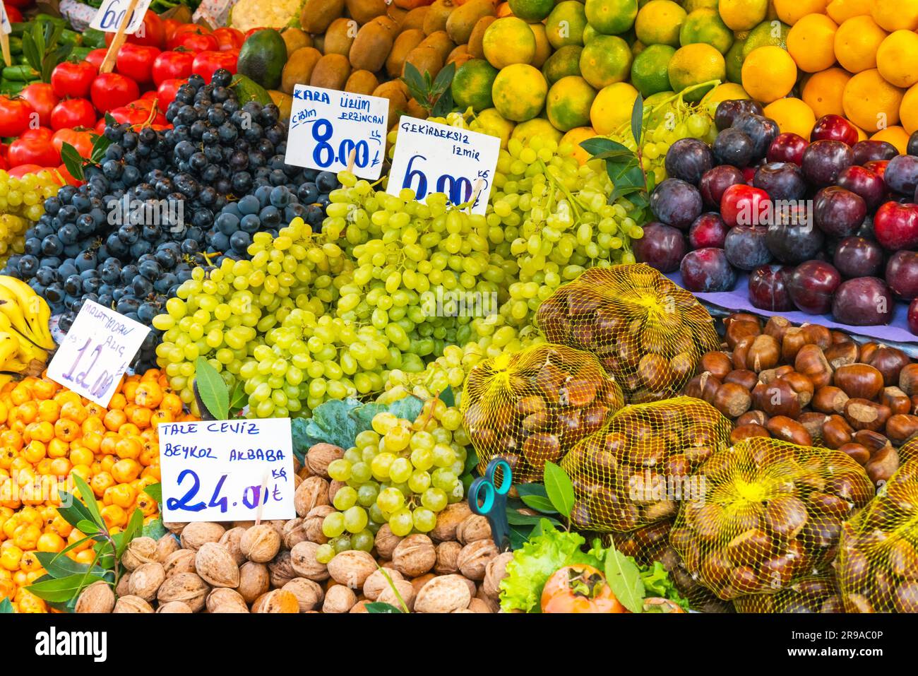 Istanbul supermarket hi-res stock photography and images - Alamy