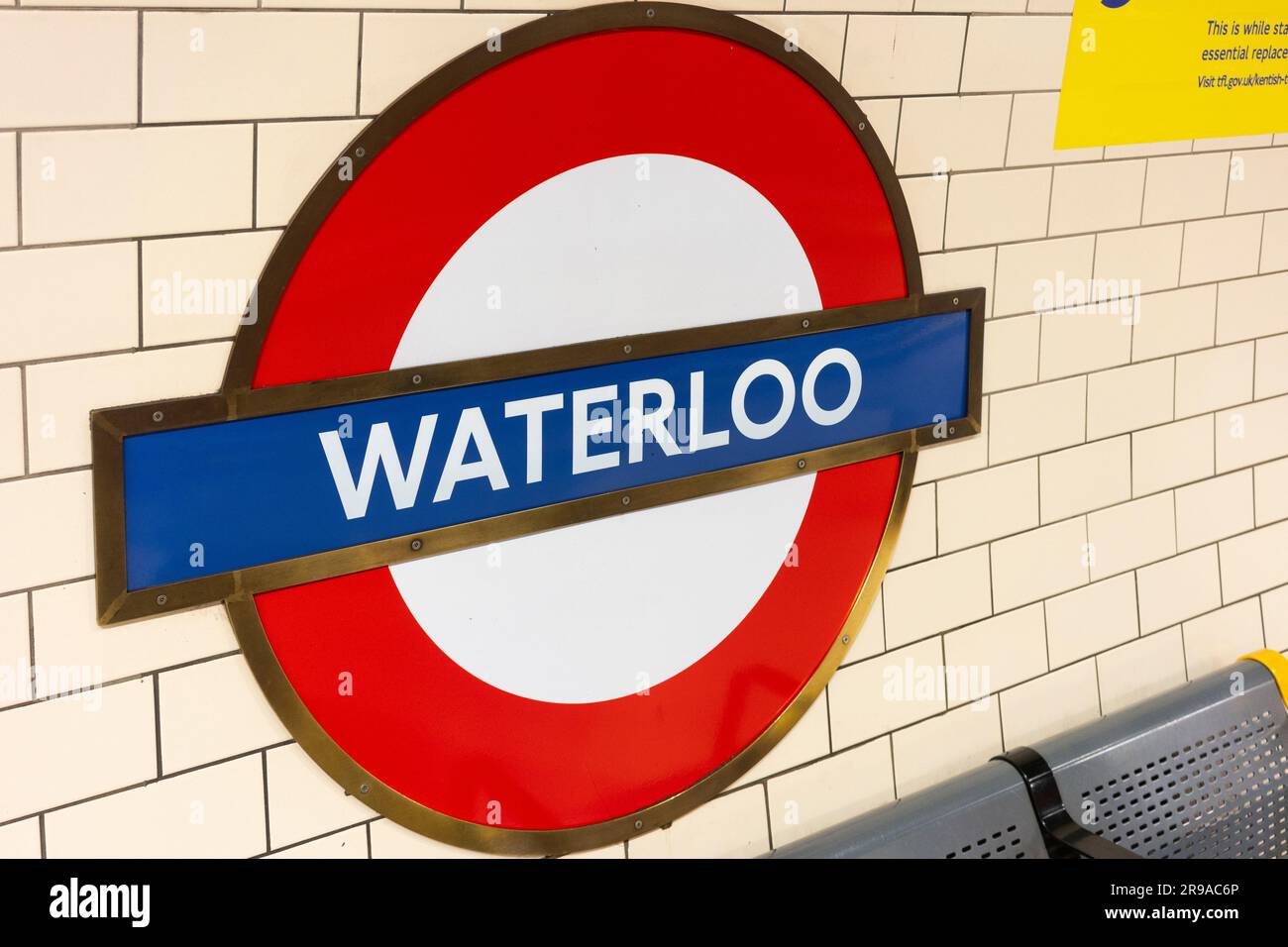 London underground logo hi-res stock photography and images - Alamy