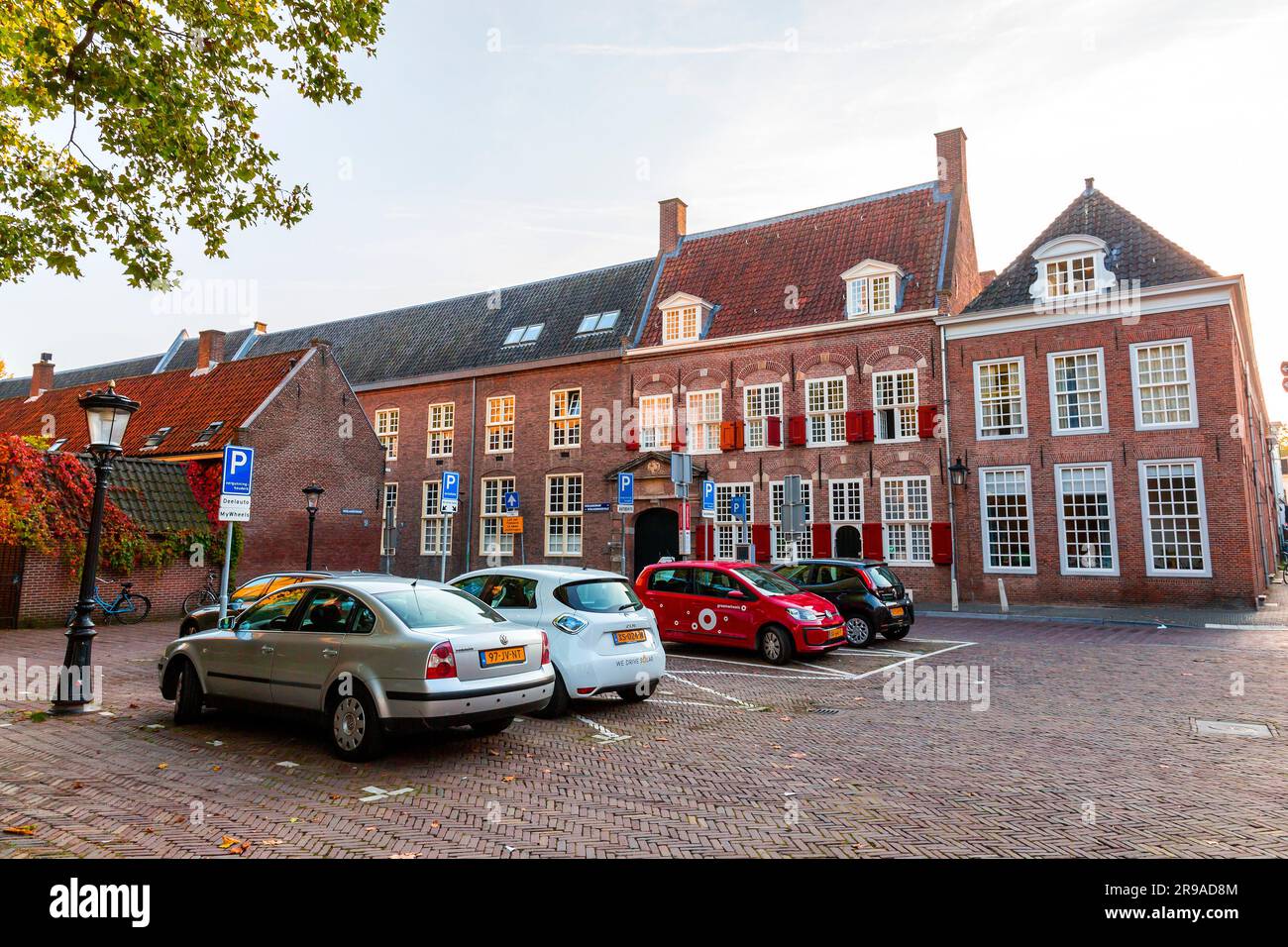 Utrecht, NL - OCT 9, 2021: Street view and traditional Dutch buildings ...