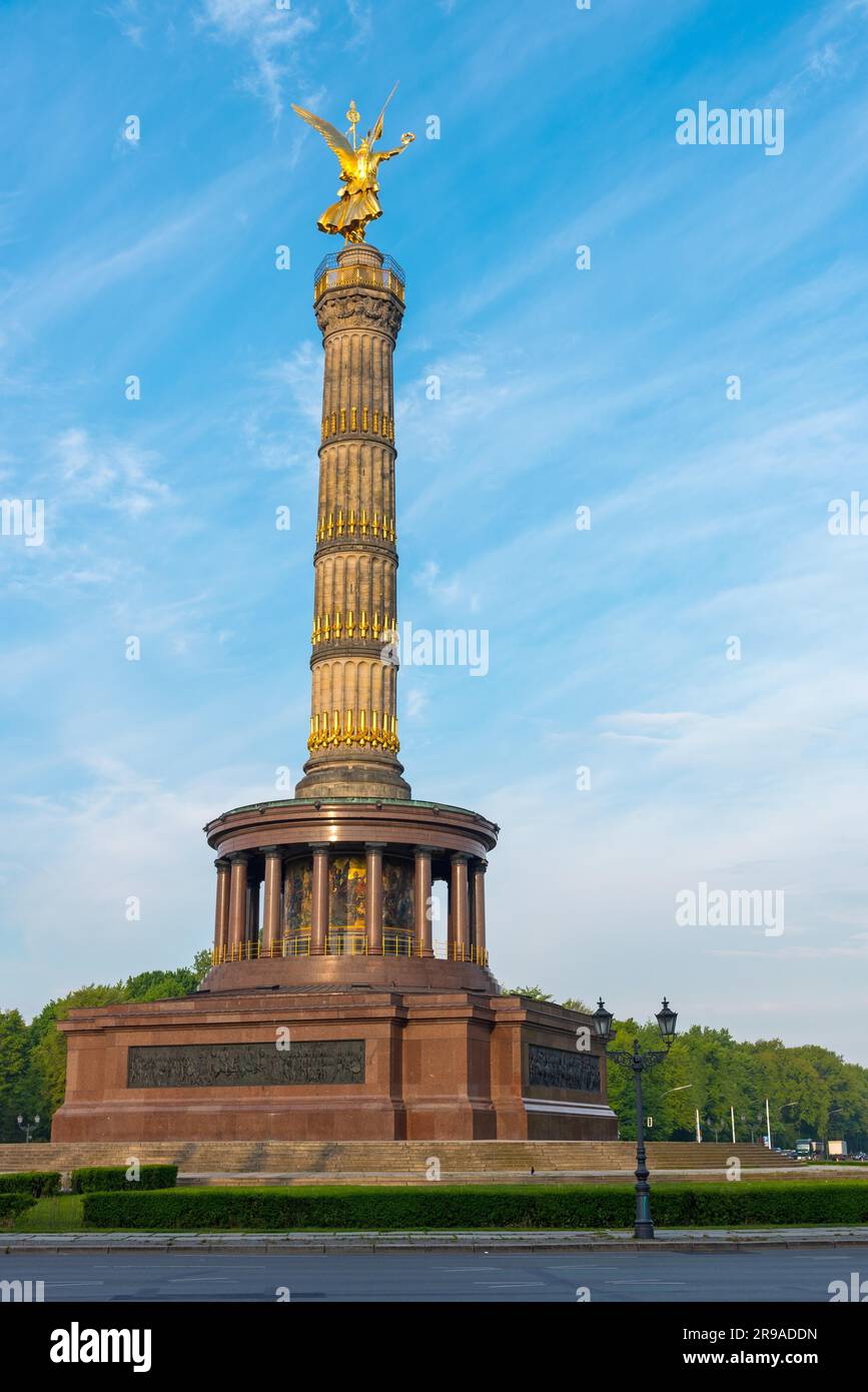The famous Victory Column in the Tiergarten in Berlin Stock Photo - Alamy