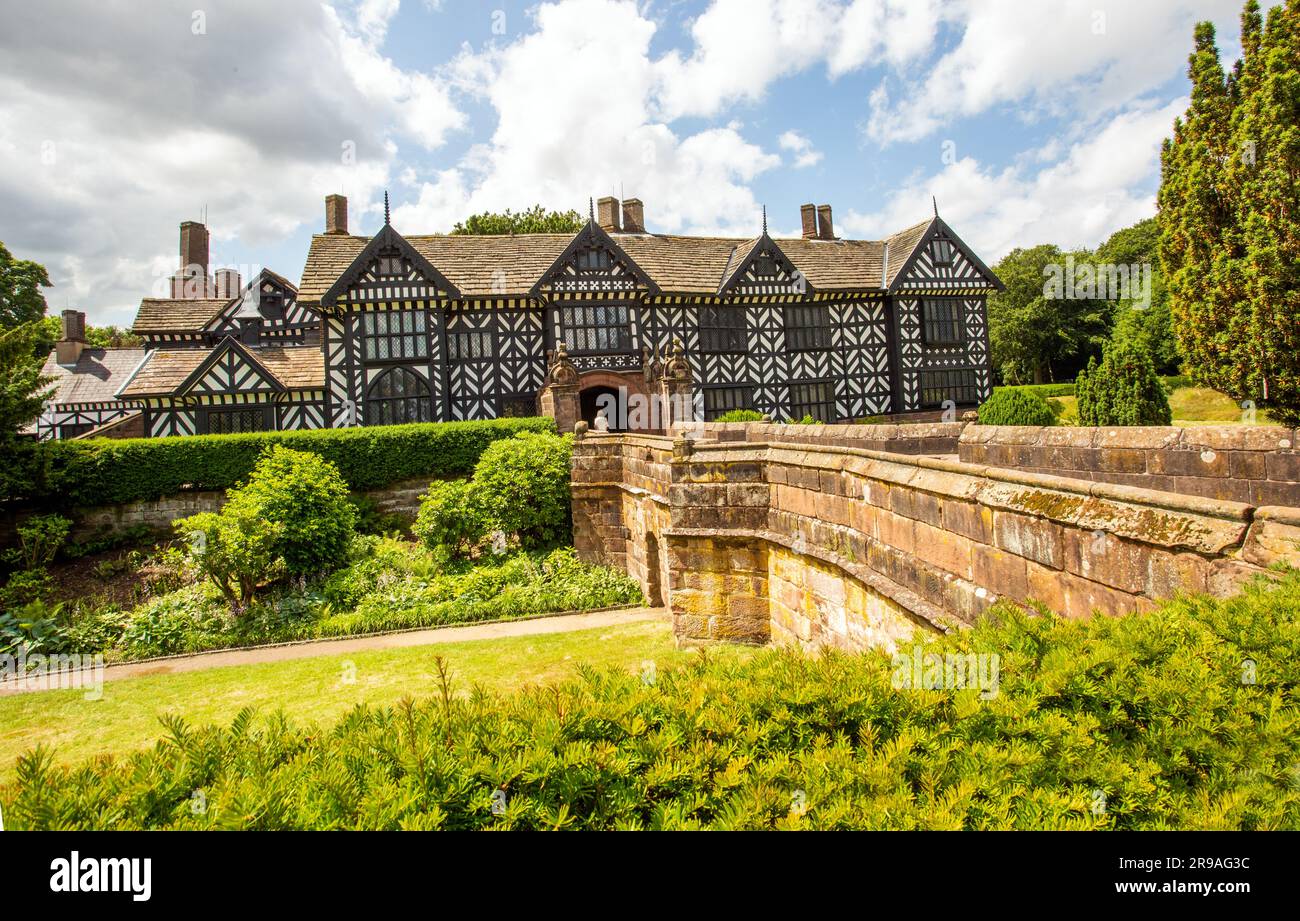 Wattle and daub house hi-res stock photography and images - Alamy