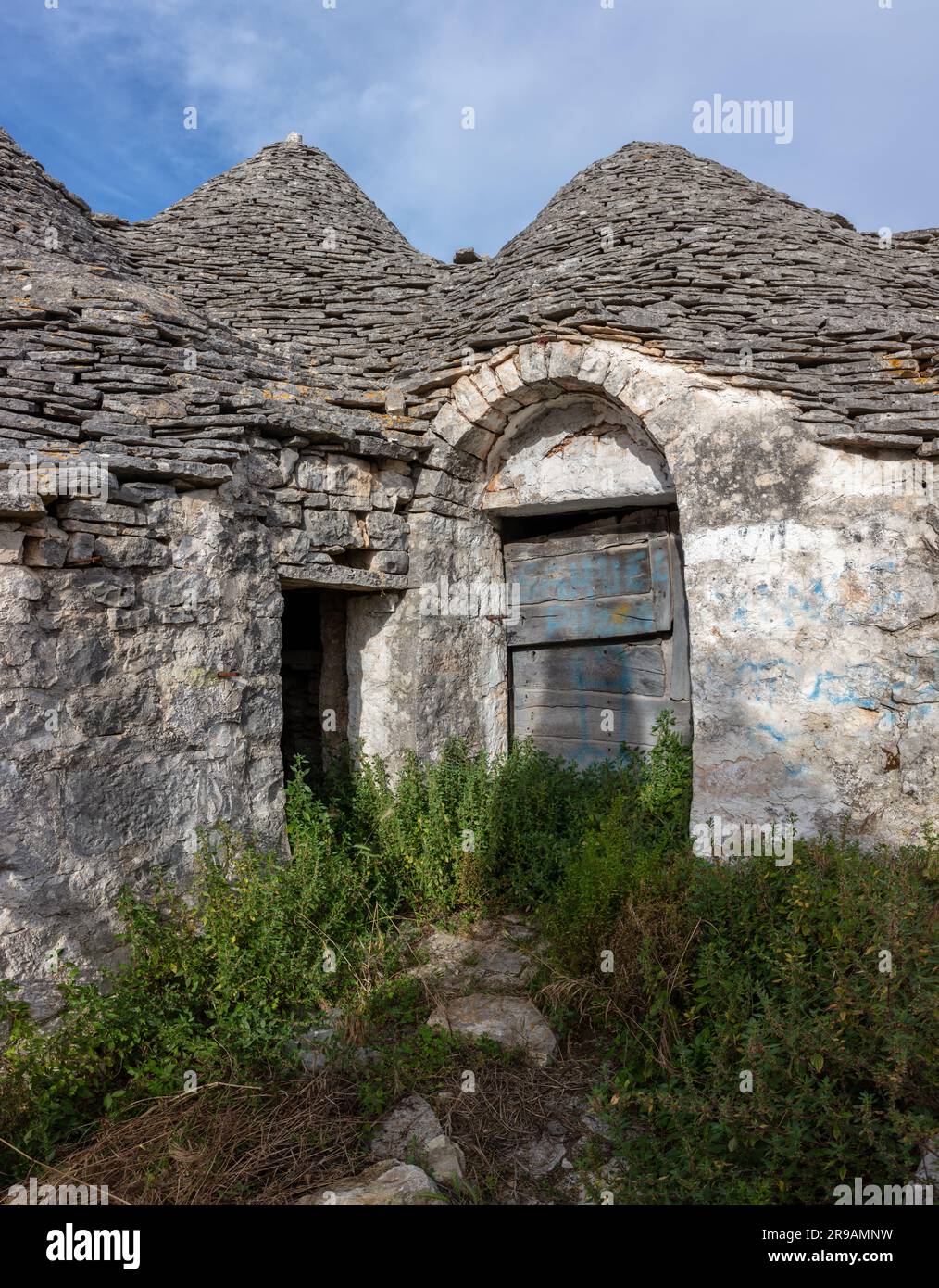 Typical traditional stone houses in Arberobello, Italy Stock Photo - Alamy