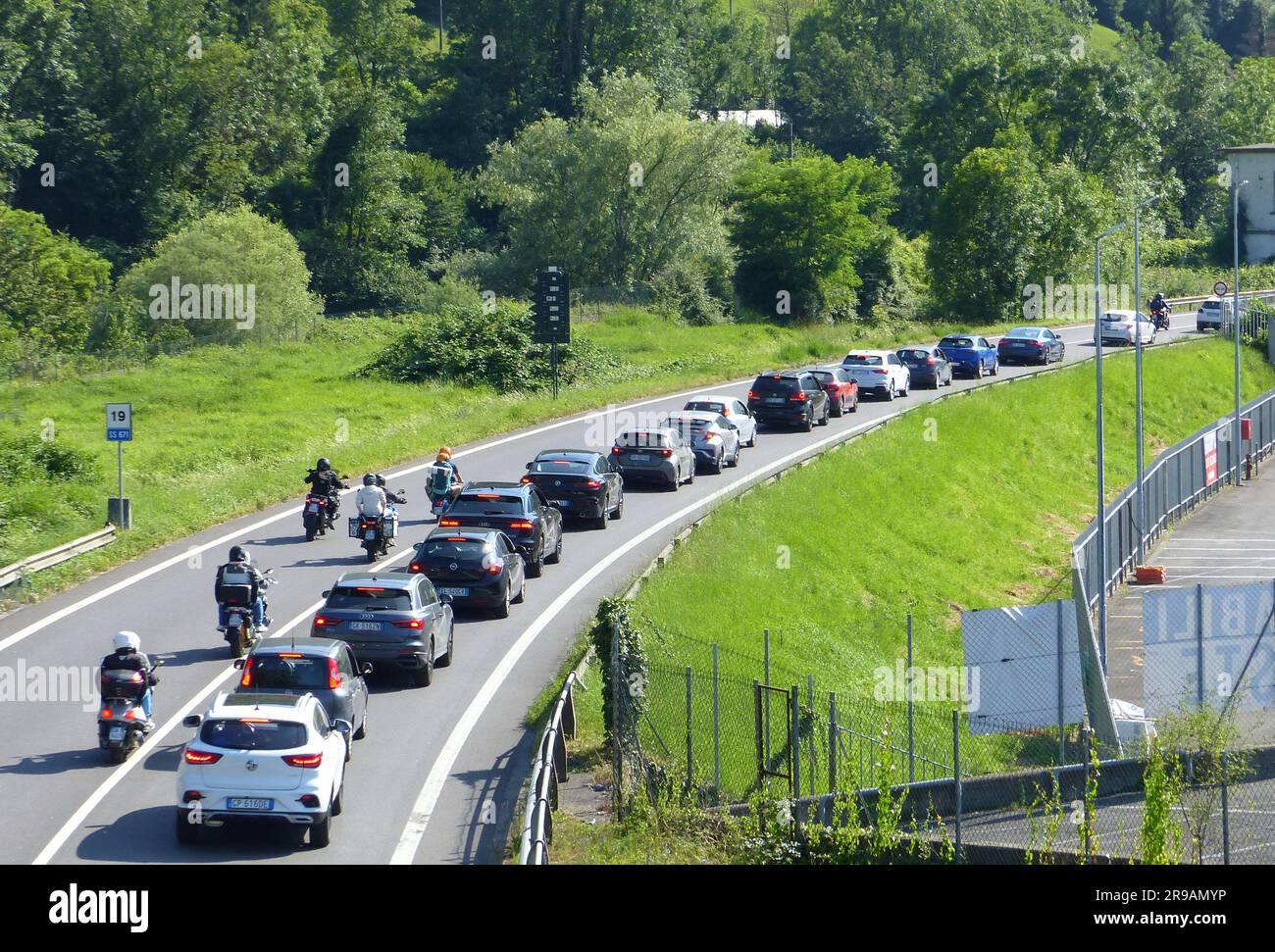 First weekend of summer, intense traffic going down the provincial road ...