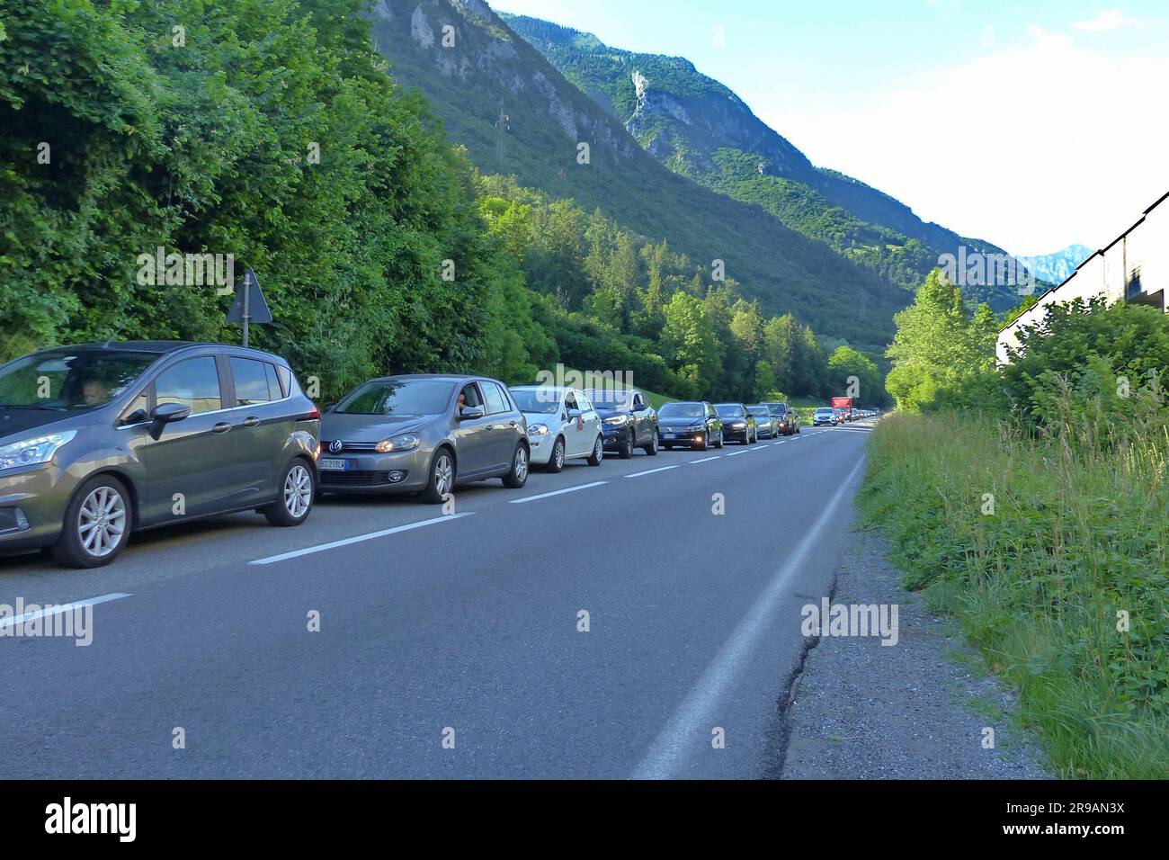 First weekend of summer, intense traffic going down the provincial road ...