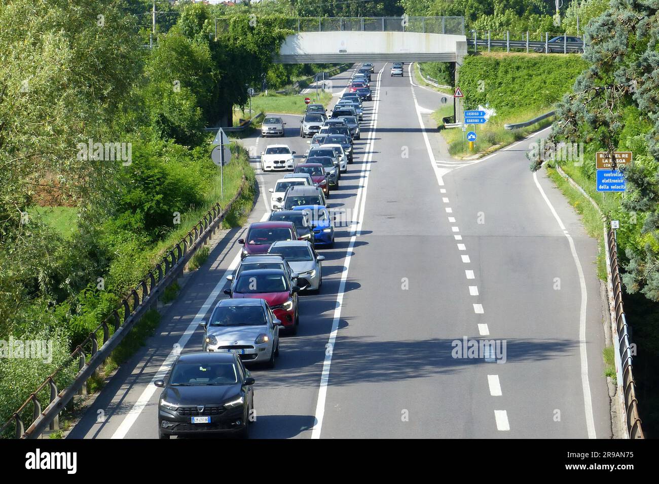 First weekend of summer, intense traffic going down the provincial road ...