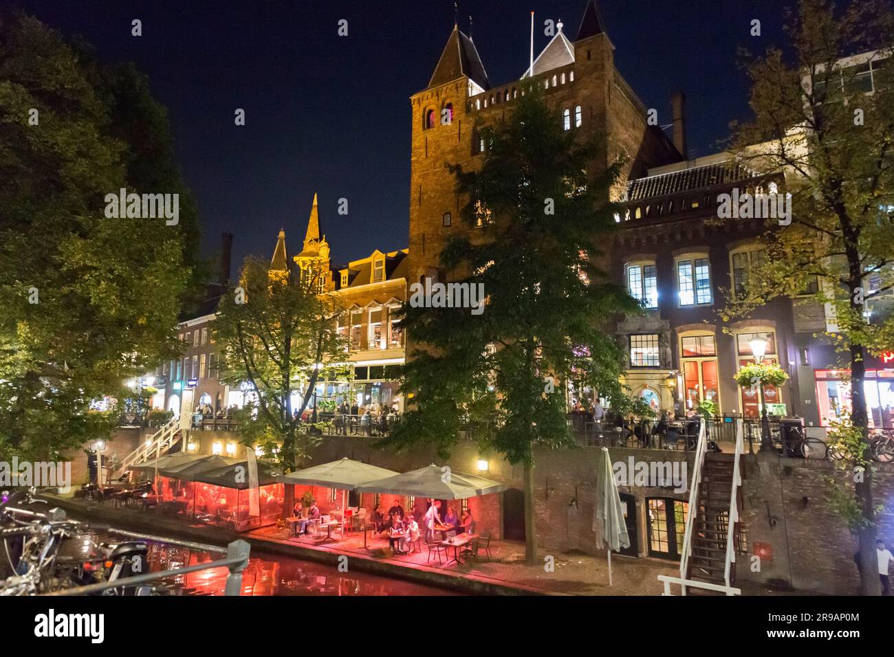 Night oudegracht bridge utrecht hi-res stock photography and images - Alamy