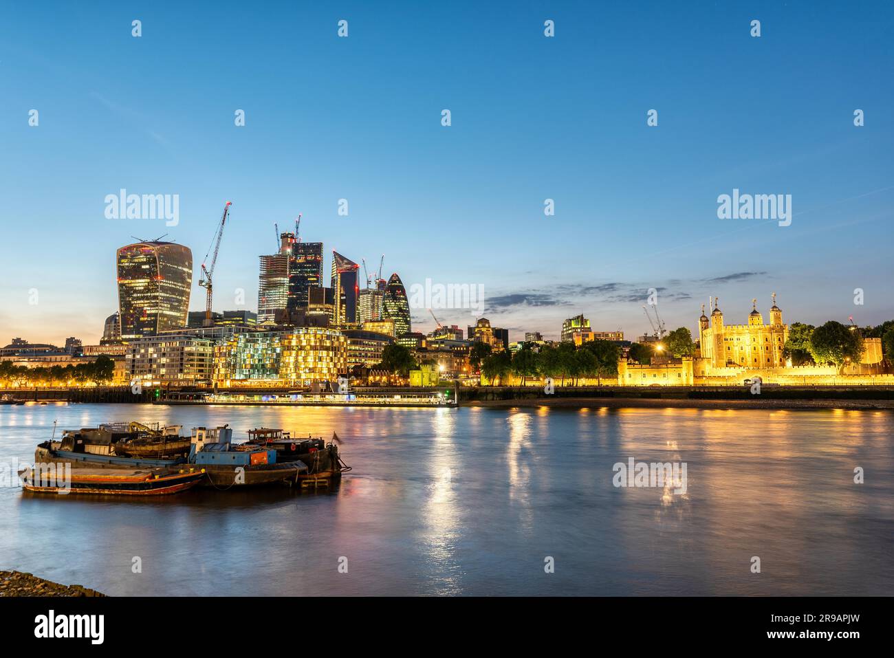 Tower of london architecture hi-res stock photography and images - Alamy