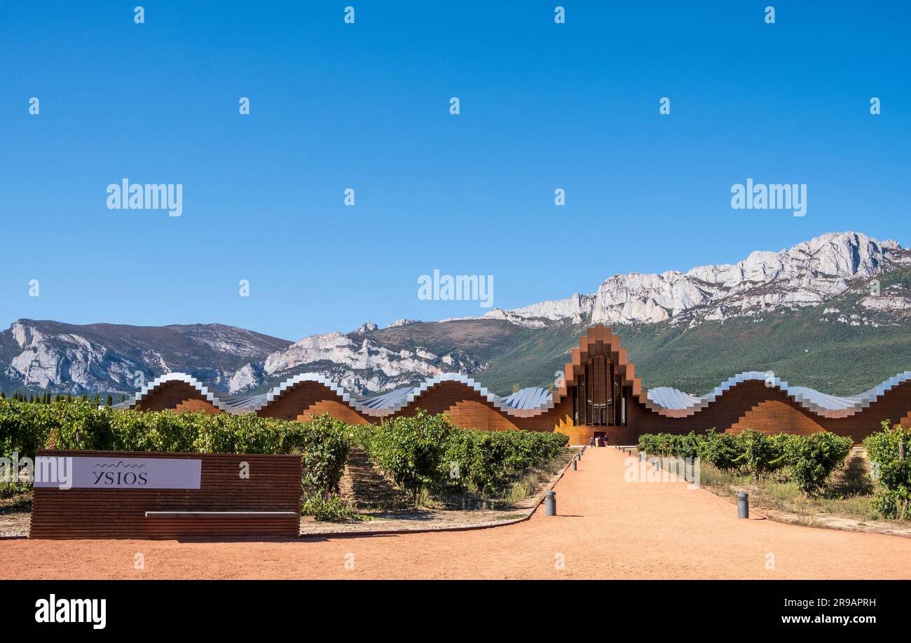 Bodegas Ysios by Toloño Mountain, by Santiago Calatrava, Rioja Wine ...