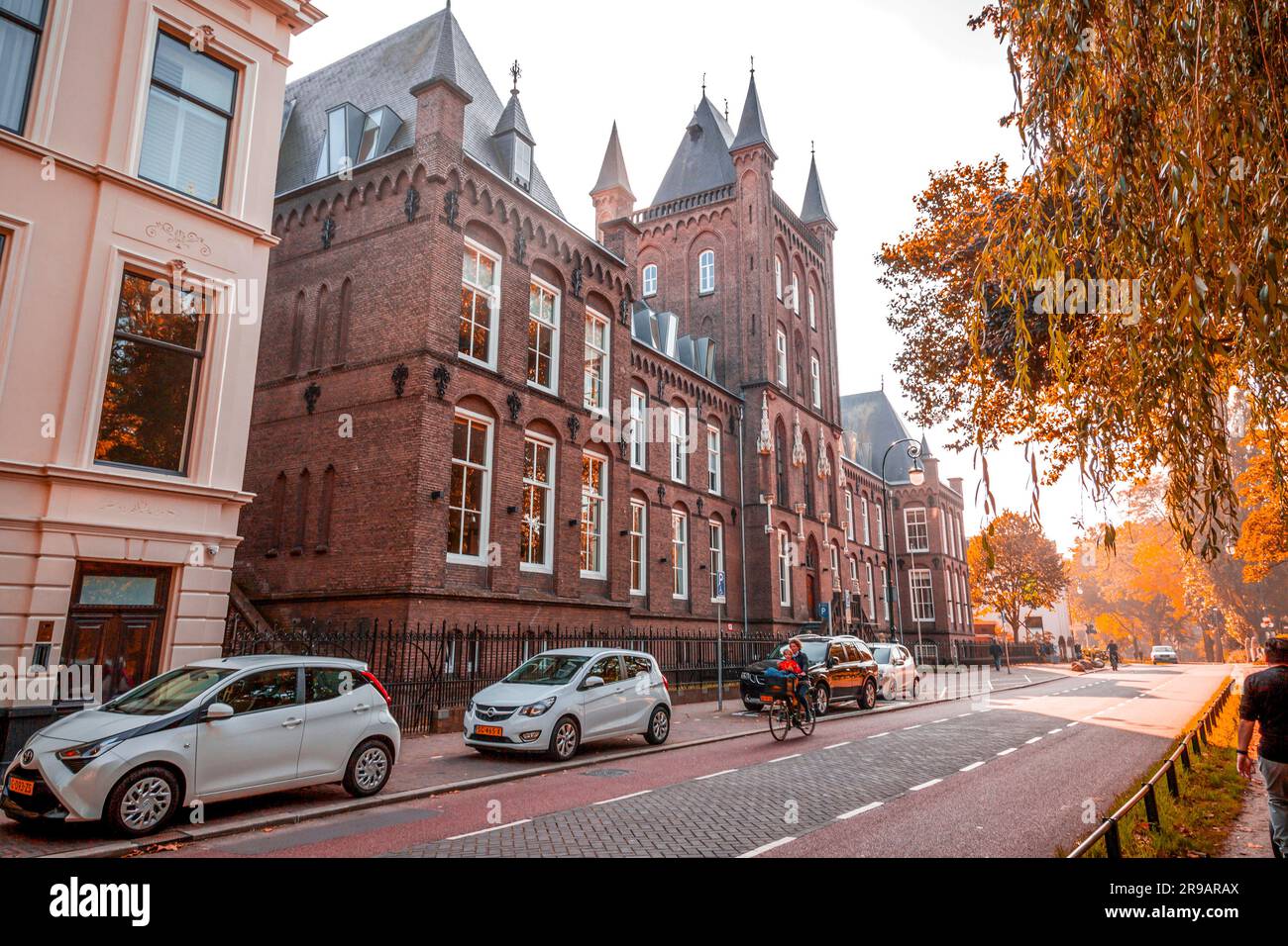 Utrecht, NL - OCT 9, 2021: Street view and traditional Dutch buildings ...