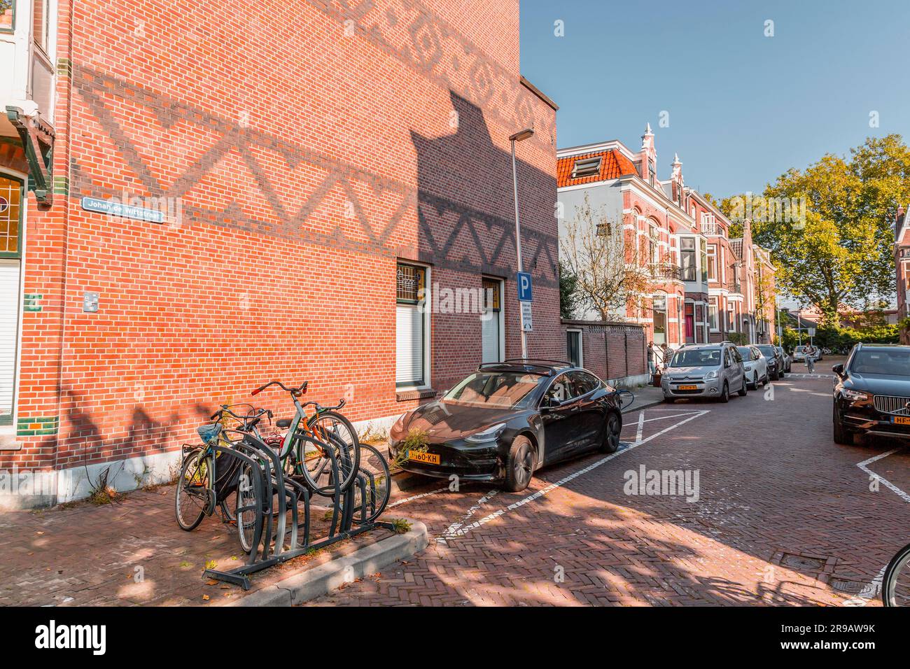 Utrecht, NL - OCT 9, 2021: Street view and traditional Dutch buildings ...