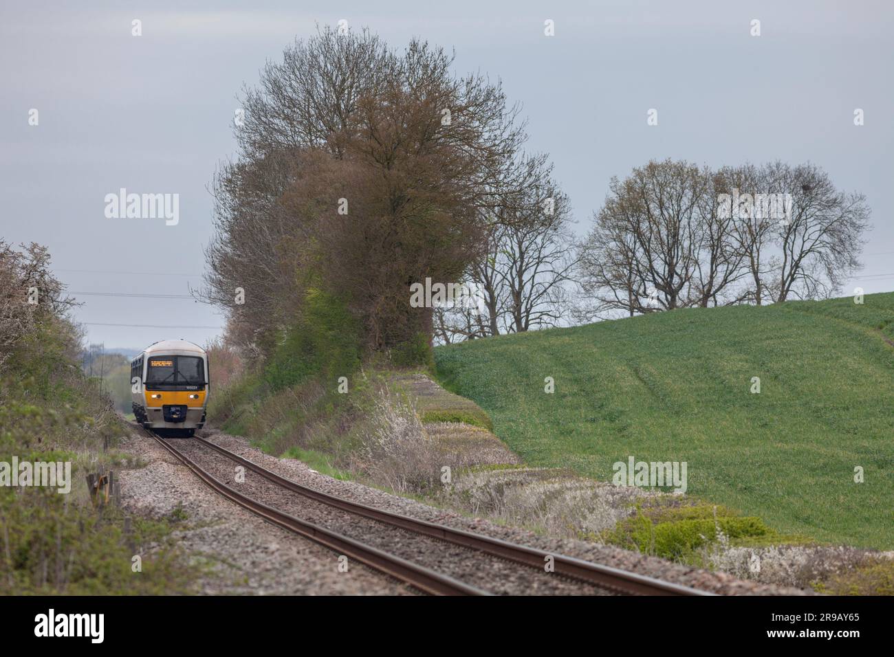2 Chiltern Railways Class 165 Turbo Trains Passing Clanking In The