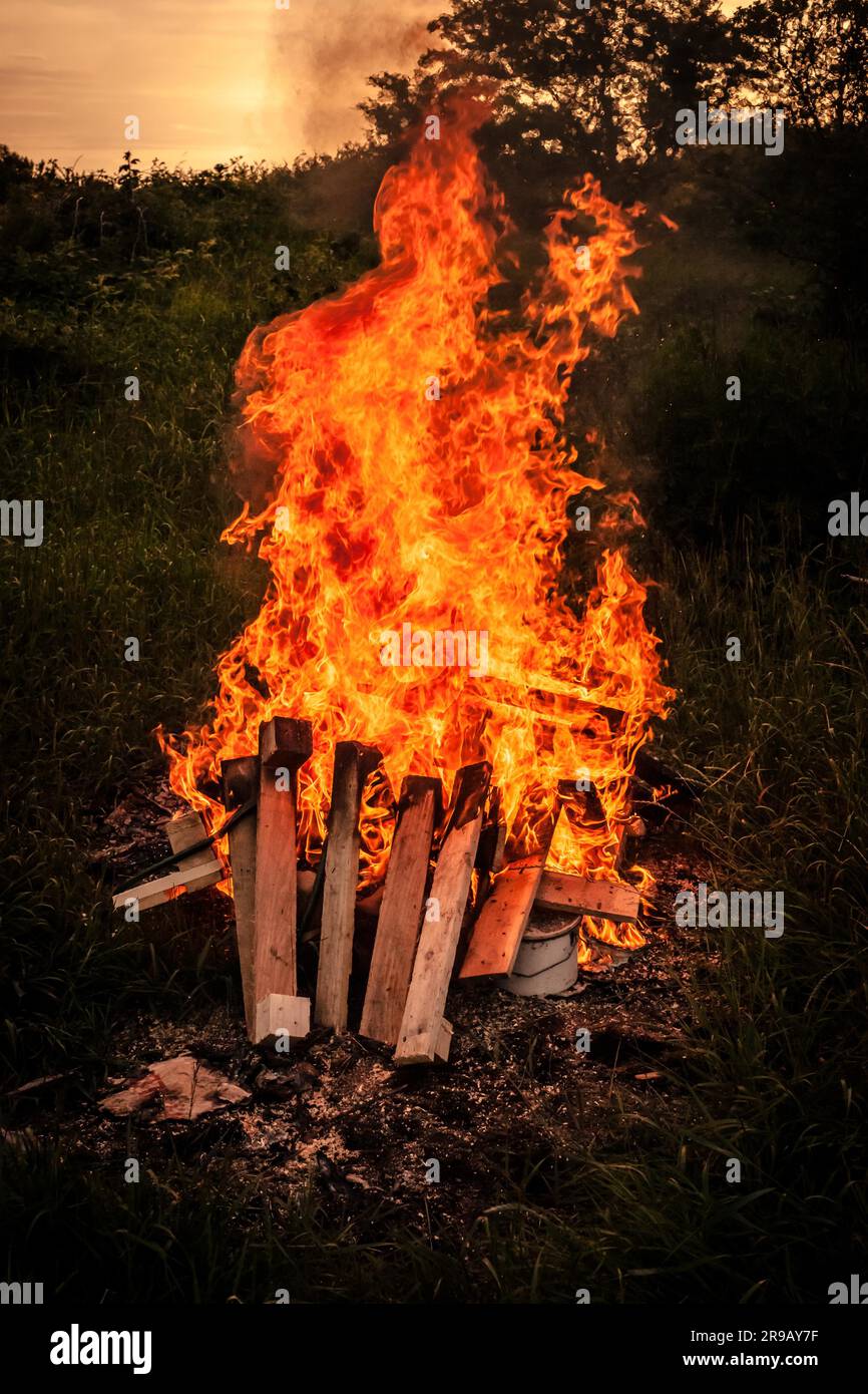 Bonfire at a camp in natural surroundings Stock Photo - Alamy