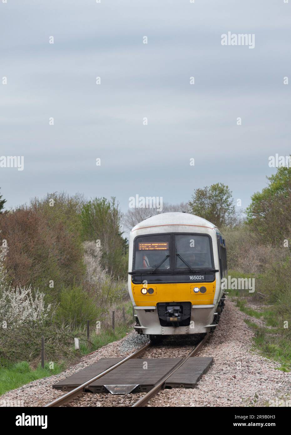 A Chiltern Railways class 165 train at Little Kimble on the single ...