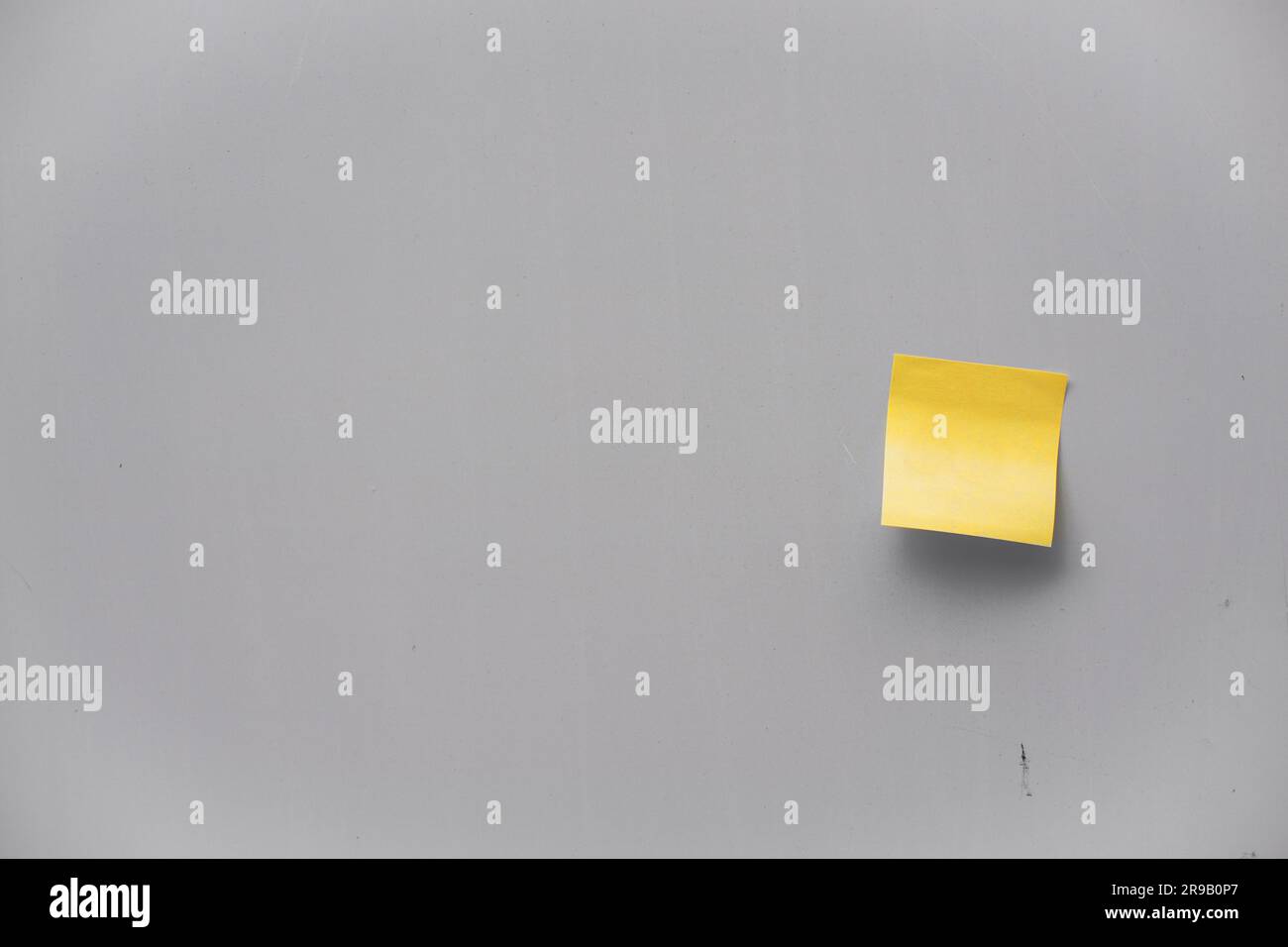 Sticky note on wall hi-res stock photography and images - Alamy